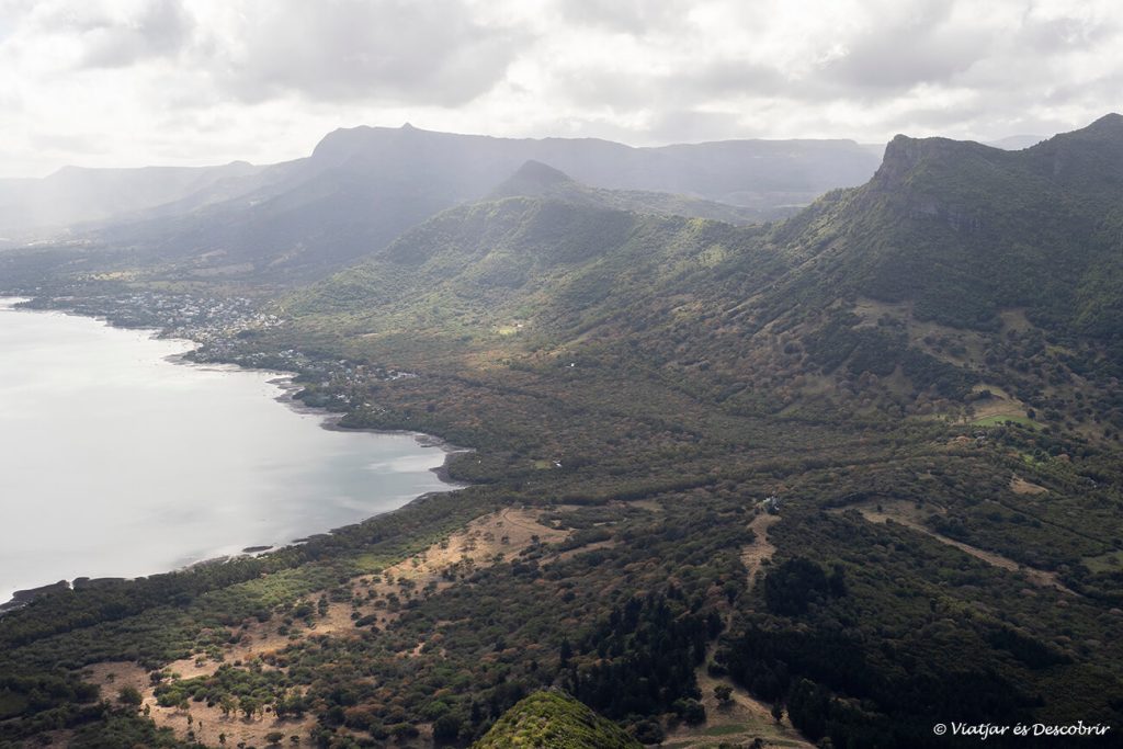 Trekking a Le Morne Brabant: subir la cima más bonita de Mauricio ...